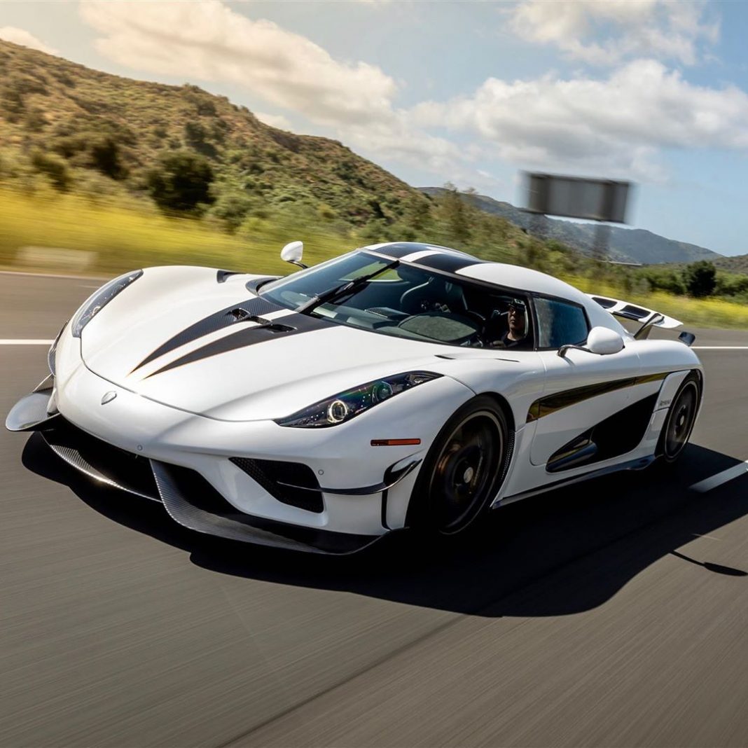 Koenigsegg Regera Ghost Package khoe dáng bên cạnh hai siêu phẩm độc ...